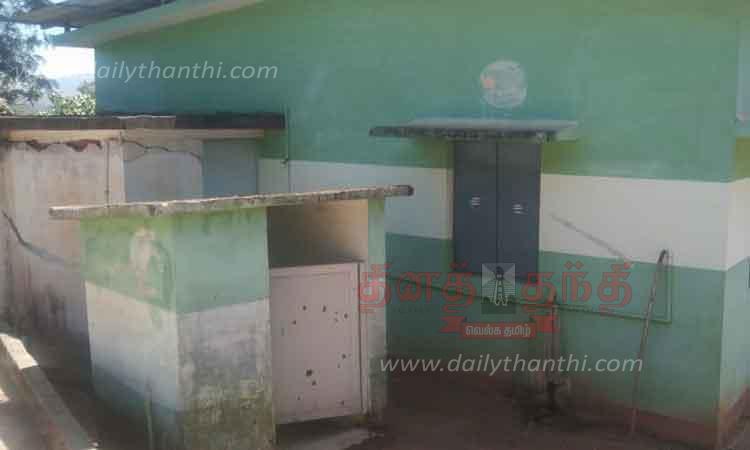 Unsanitary toilets in Anganwadi Centre | அங்கன்வாடி மையத்தில் ...
