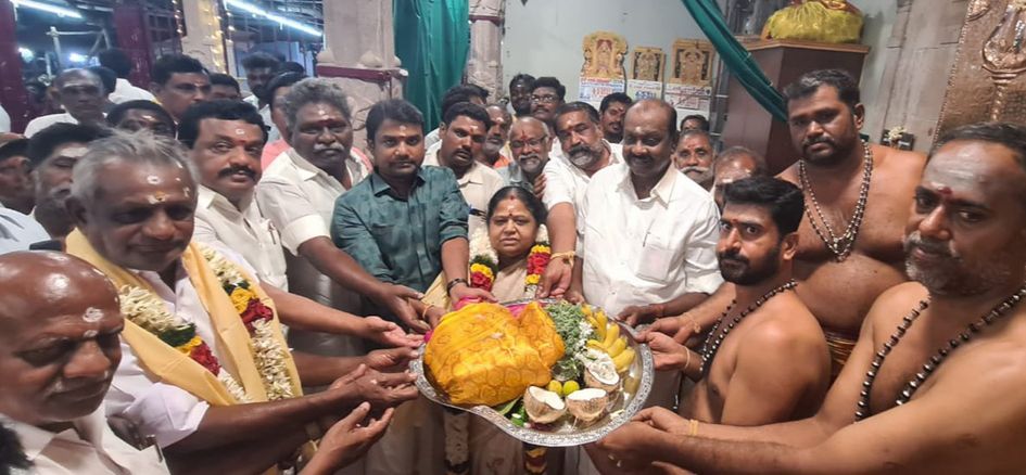 Former minister Natham Viswanathan darshanam | முன்னாள் அமைச்சர் நத்தம் ...