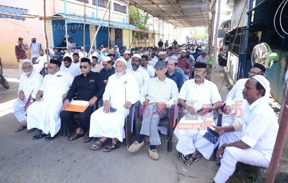 fasting protest | ஜமாத்தார்கள் உண்ணாவிரதம்