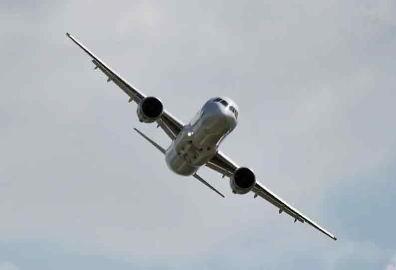 Pandemonium as 8 passengers were disembarked from the plane | 8 பயணிகள் ...