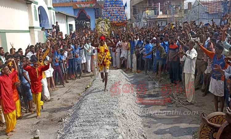 Only the priest stepped on fire Gundam Festival at Thalavadi Mariamman ...
