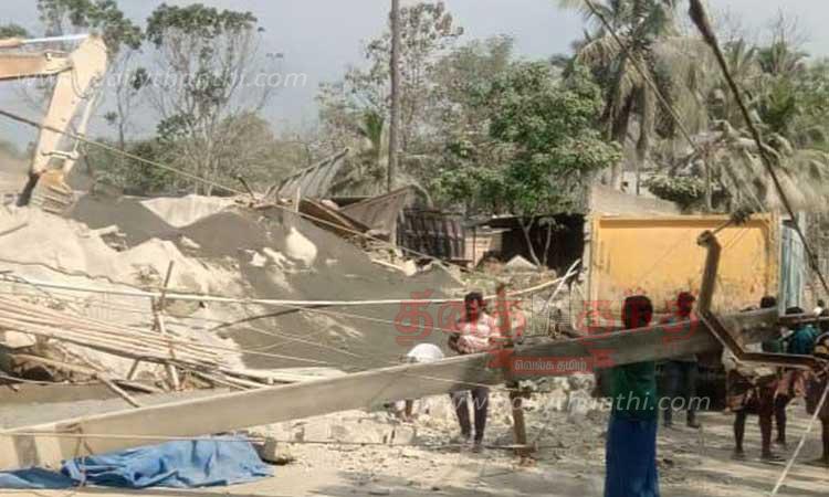 The Kalquari perimeter wall collapsed and fell onto the road ...