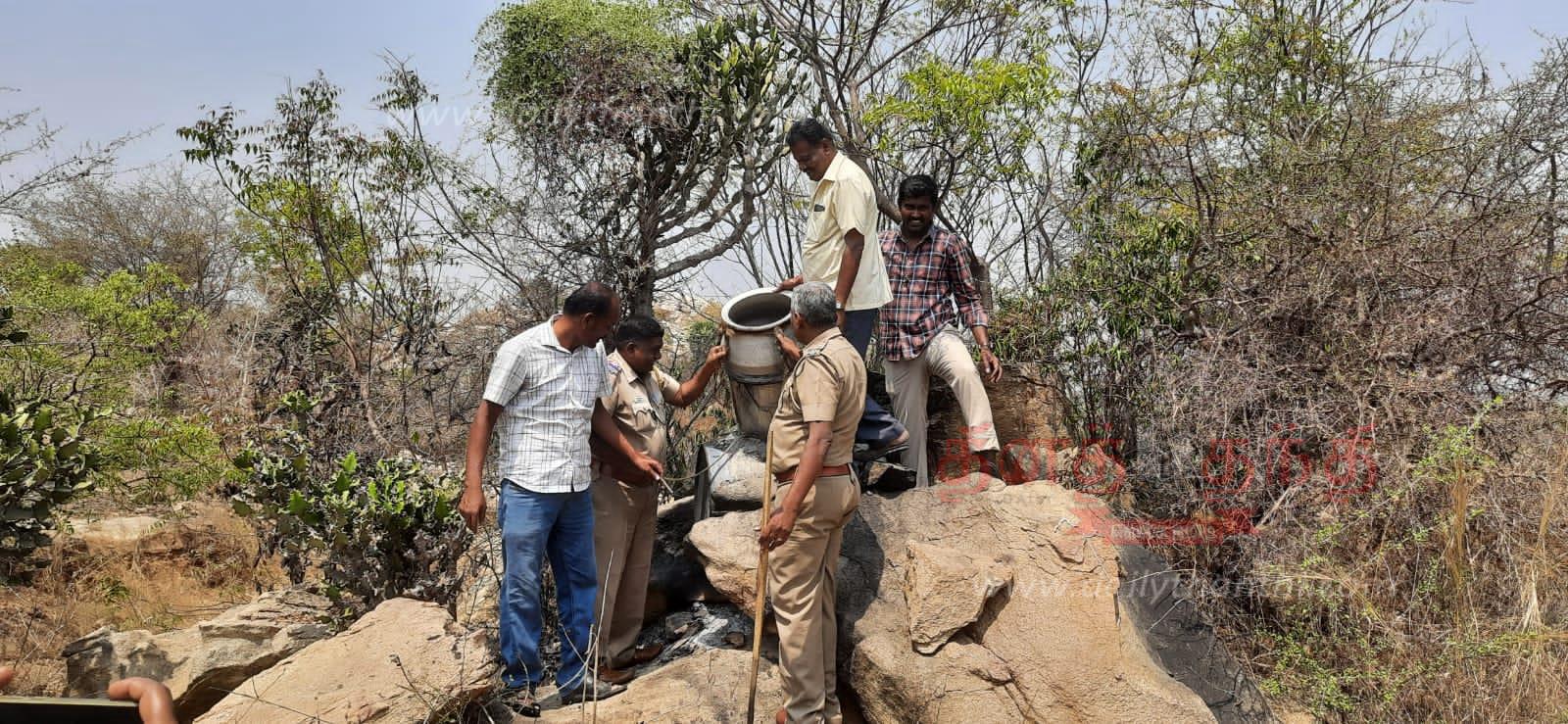 Eradication of 500 liters of fake liquor near Edappadi-Police action ...