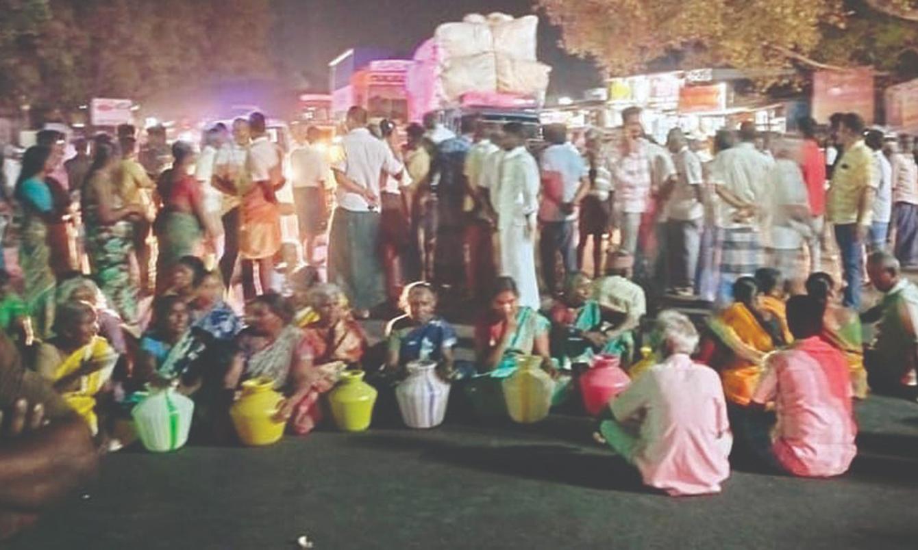 mariyal | காலிக்குடங்களுடன் பொதுமக்கள் மறியல்