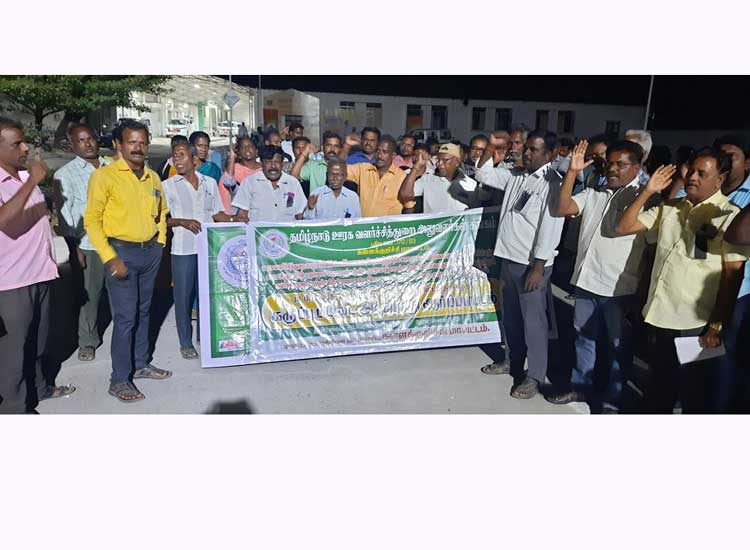 Demonstration by rural development officers | ஊரக வளர்ச்சித்துறை ...