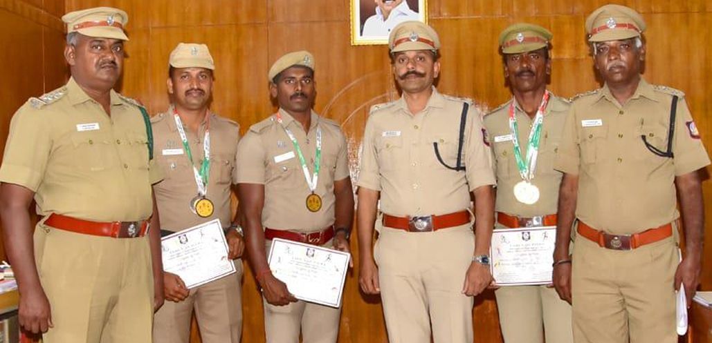 Superintendent felicitates medal winning police officer | பதக்கம் வென்ற ...