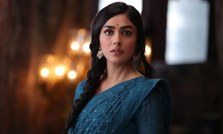 Mrinal Tagore's salary is Rs.6 crore | மிருணாள் தாகூர் சம்பளம் ரூ.6 கோடி