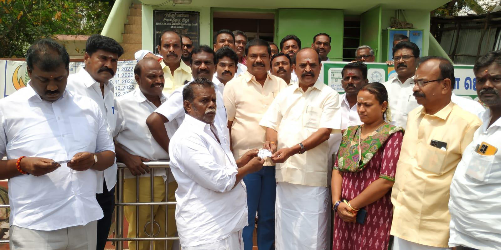 A.D.M.K. Issuance of identity card to members | அ.தி.மு.க ...