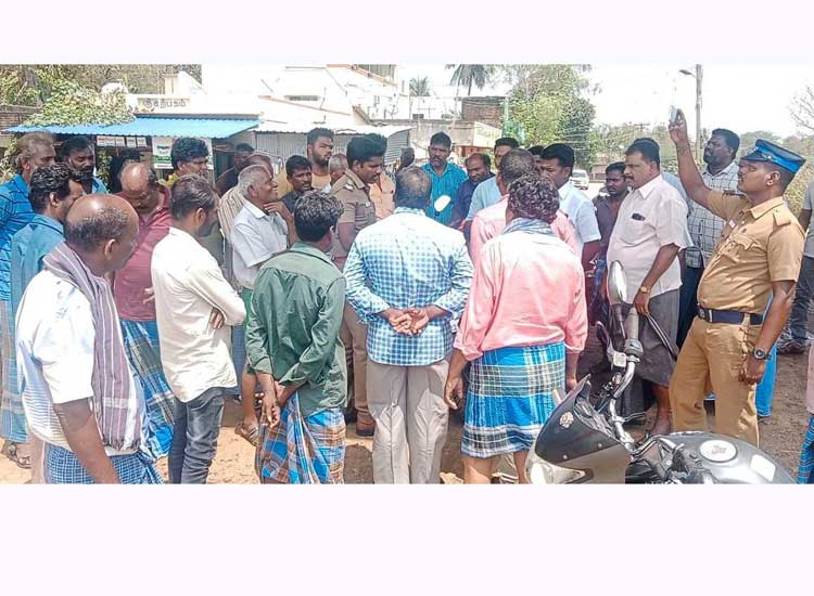 Resistance to movement of heavy vehicles | பெண்ணாடம் அருகே ...