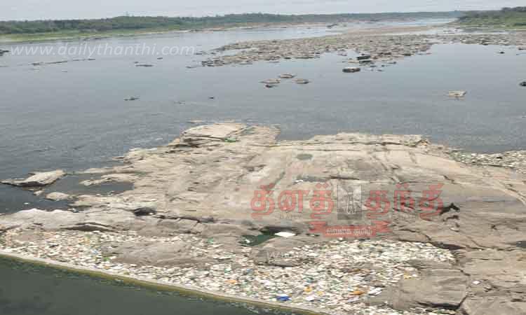 Plastic waste piled up in Cauvery river | காவிரி ஆற்றில் குவிந்த ...