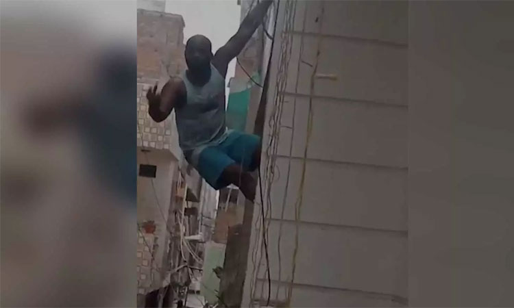 Video: Nigerian Man Jumps From Building In Delhi After Learning About ...