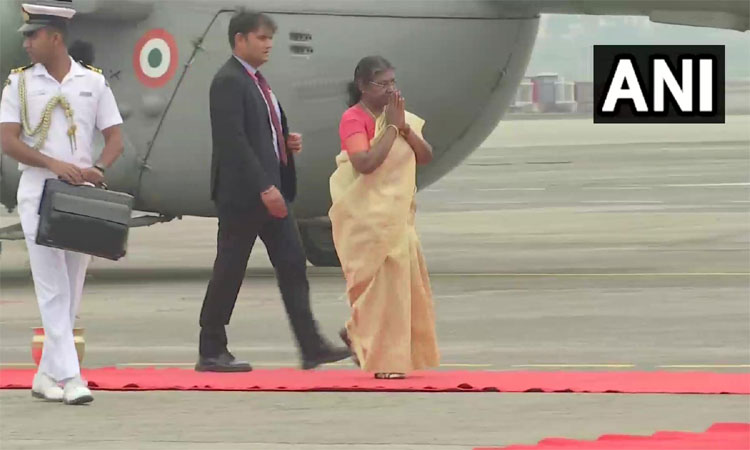 President Murmu arrives in Kolkata on two-day West Bengal visit | 2 ...
