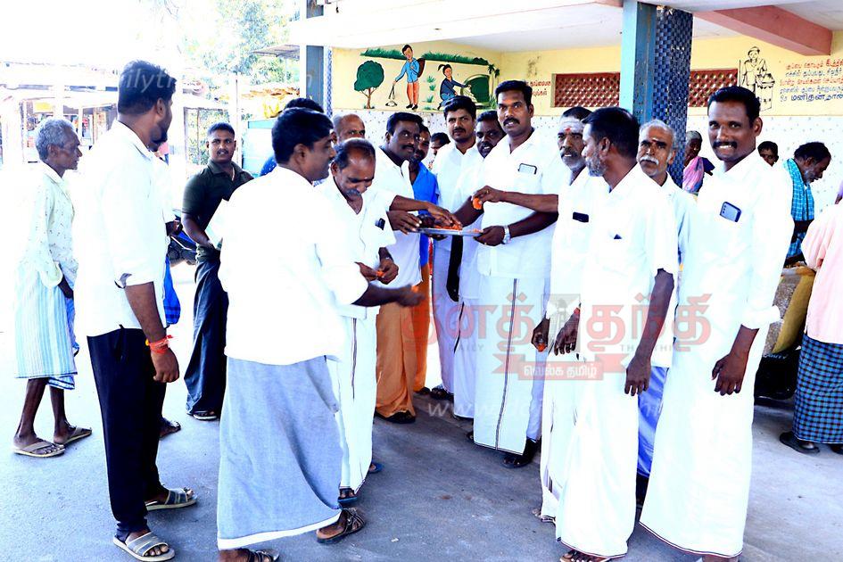 admk celebrates as edapadi chosen as general secratary | தலைஞாயிறில், அ ...