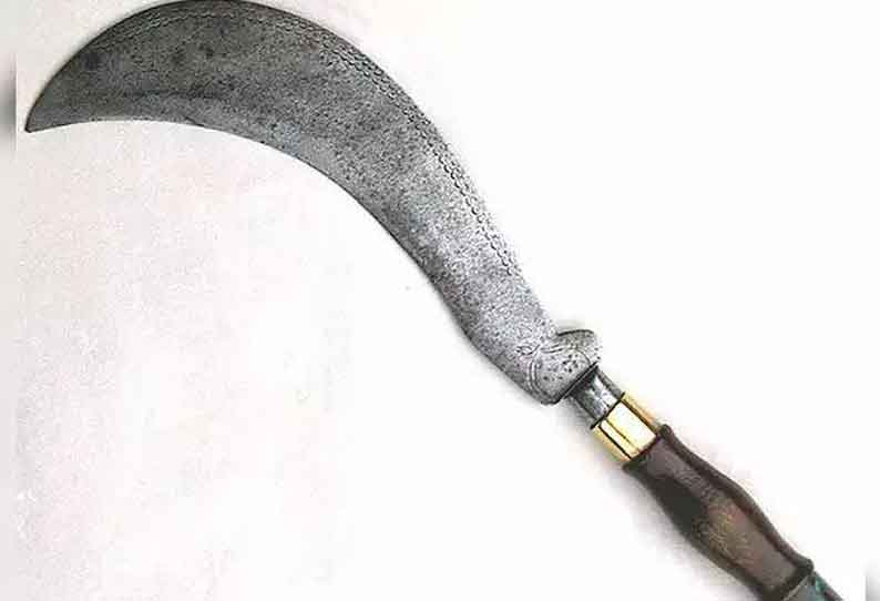 Scythe cut for the worker | தொழிலாளிக்கு அரிவாள் வெட்டு