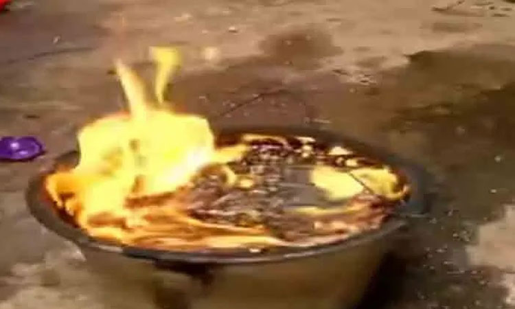 kollam well water catches fire | வீடுகளில் கிணறுகளில் உள்ள தண்ணீரில் தீ ...