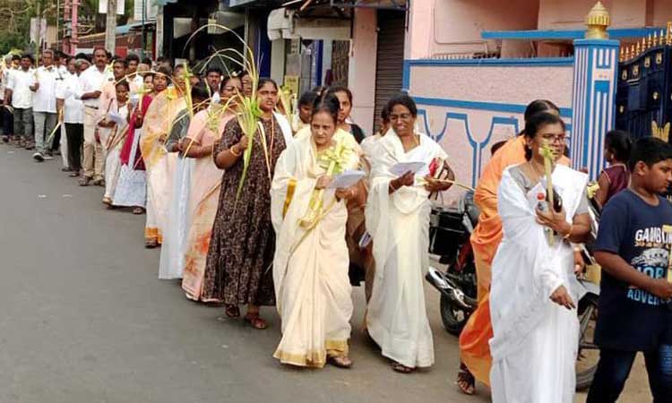 Christians procession in Villupuram on the occasion of Palm Sunday ...