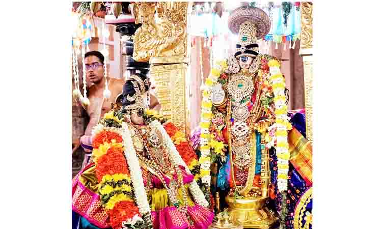 Namperumal-Kamalavalli Nachiar Seva in Vrayyur | உறையூரில் நம்பெருமாள் ...