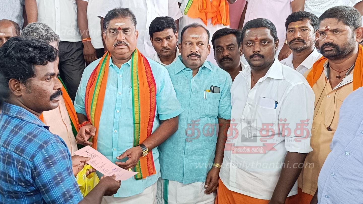 Red ration card for 90 beneficiaries | 90 பயனாளிகளுக்கு சிவப்பு ரேஷன்கார்டு