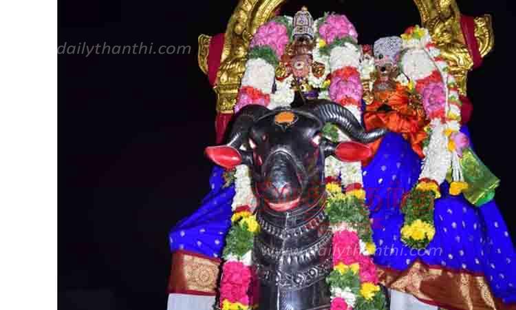 Lord Muruga on a ram vehicle | ஆட்டுகிடாய் வாகனத்தில் முருகப்பெருமான்