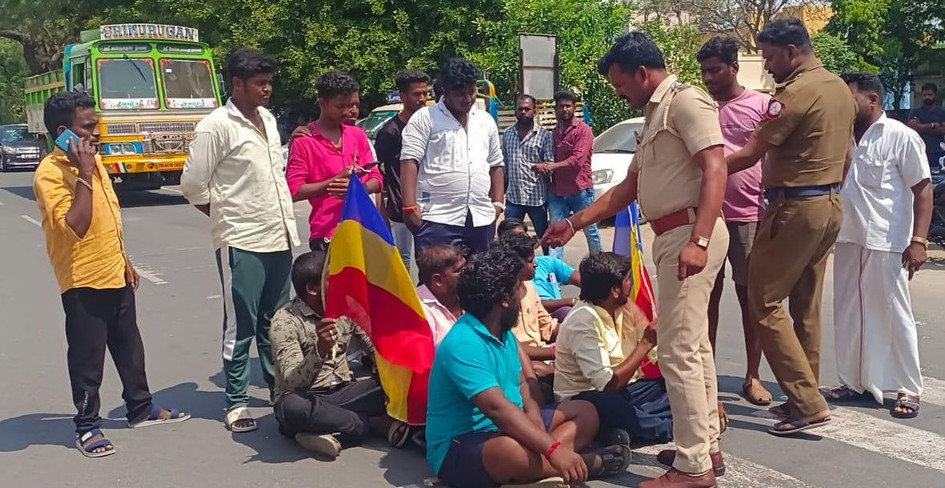 Road blockade by pmk | பா.ம.க.வினர் சாலை மறியல்