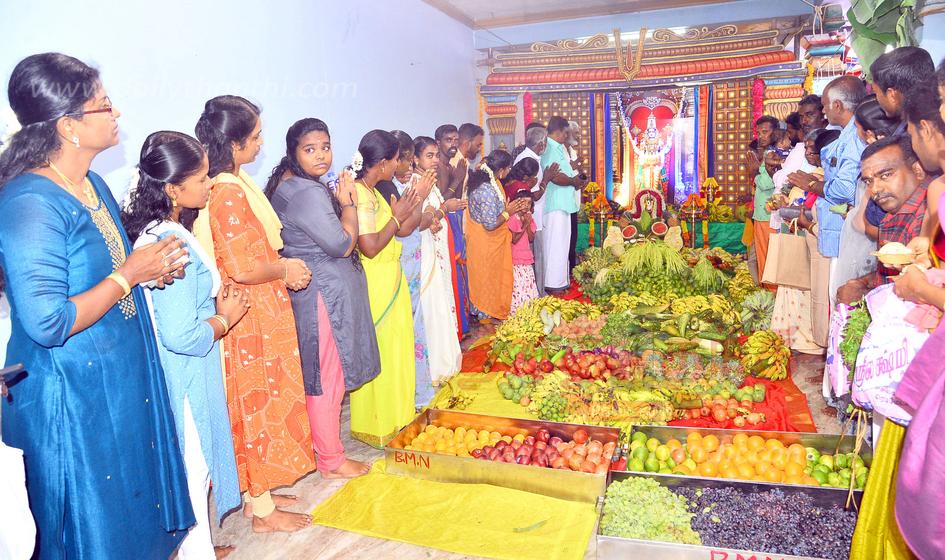 Crowds of devotees at the temples of Kumari district | குமரி மாவட்ட ...