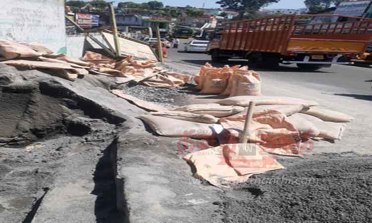 Construction materials obstructing traffic | போக்குவரத்துக்கு இடையூறாக ...