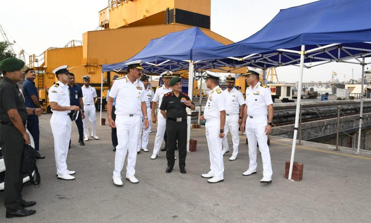 Chief of Defence Staff visits Western Naval Command headquarters in ...
