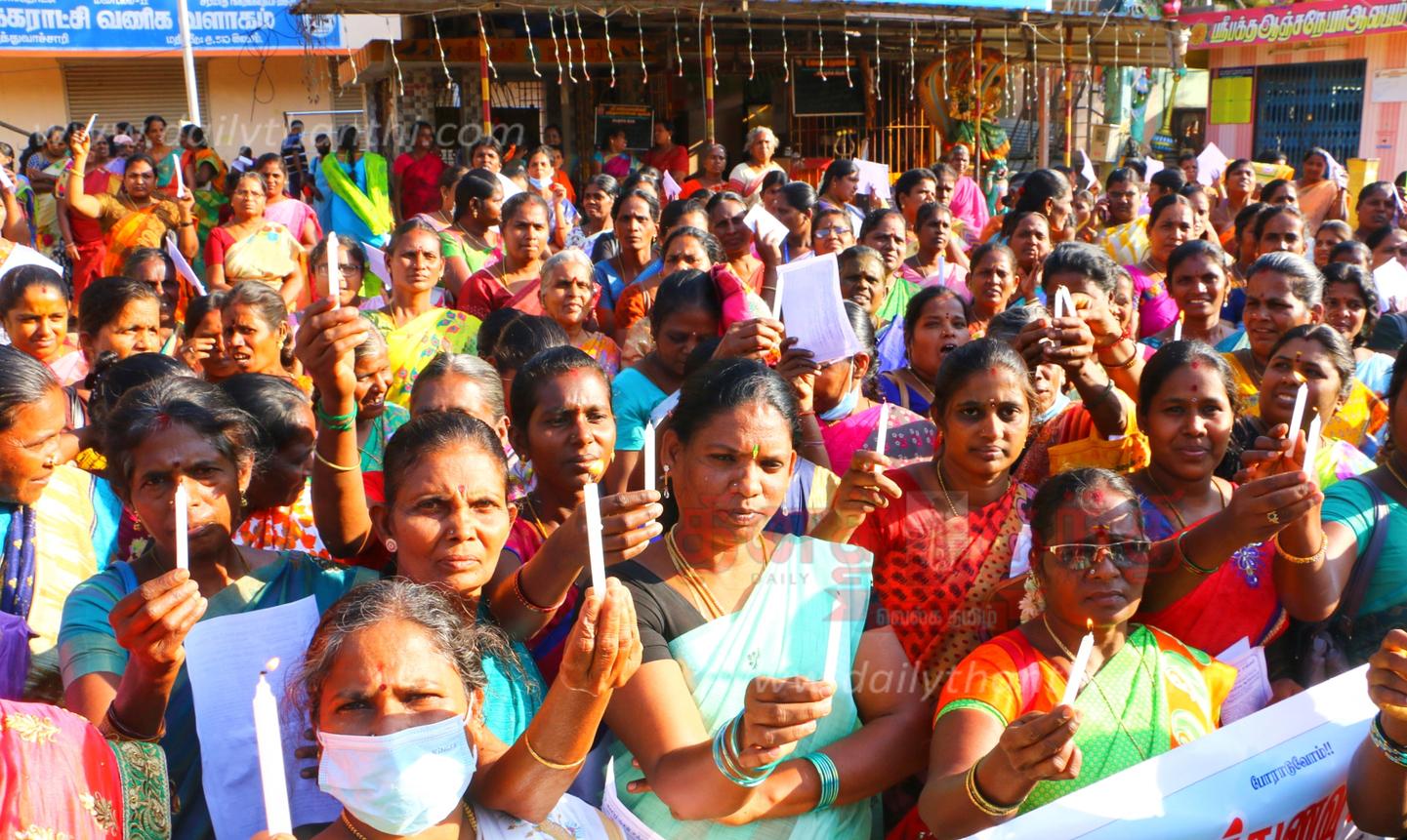 Nutrient workers protest | சத்துணவு ஊழியர்கள் நூதன ஆர்ப்பாட்டம்