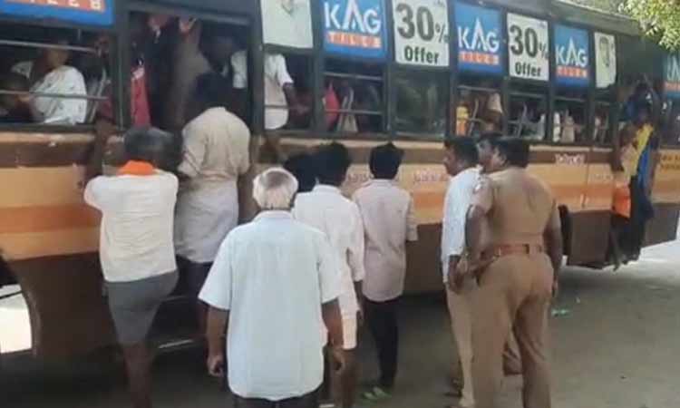 A 7 pound chain was stolen from a woman trying to board the bus | பஸ் ...