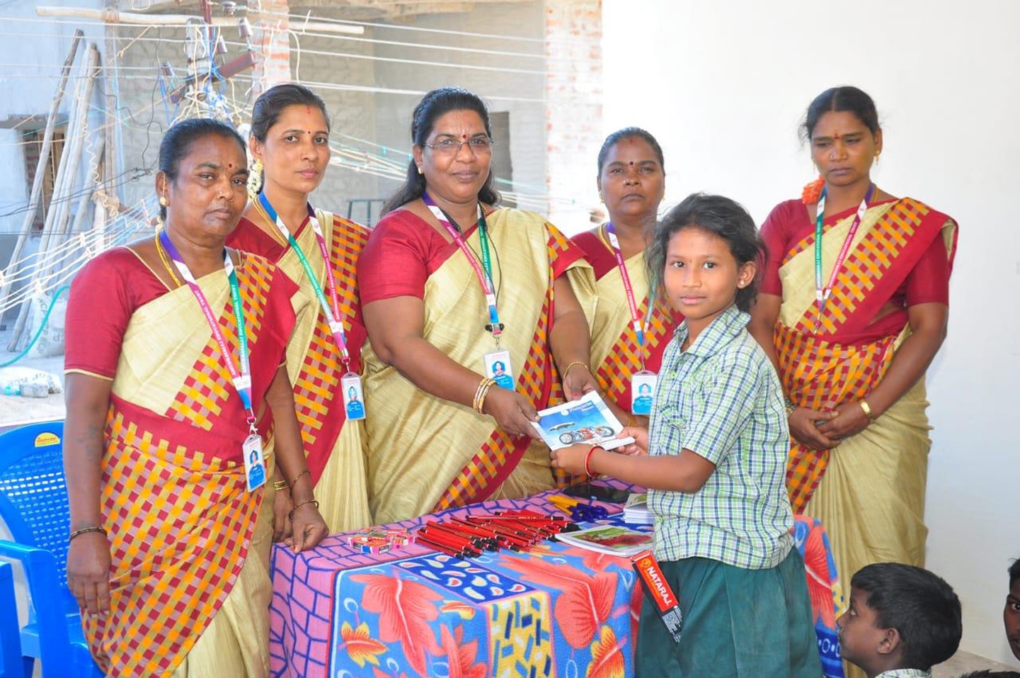 Note book distribution ceremony for students | மாணவ-மாணவிகளுக்கு நோட்டு ...