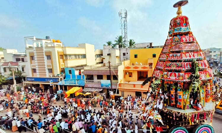 Perumal Temple Chariot at Sriperumbudur - A large number of devotees ...