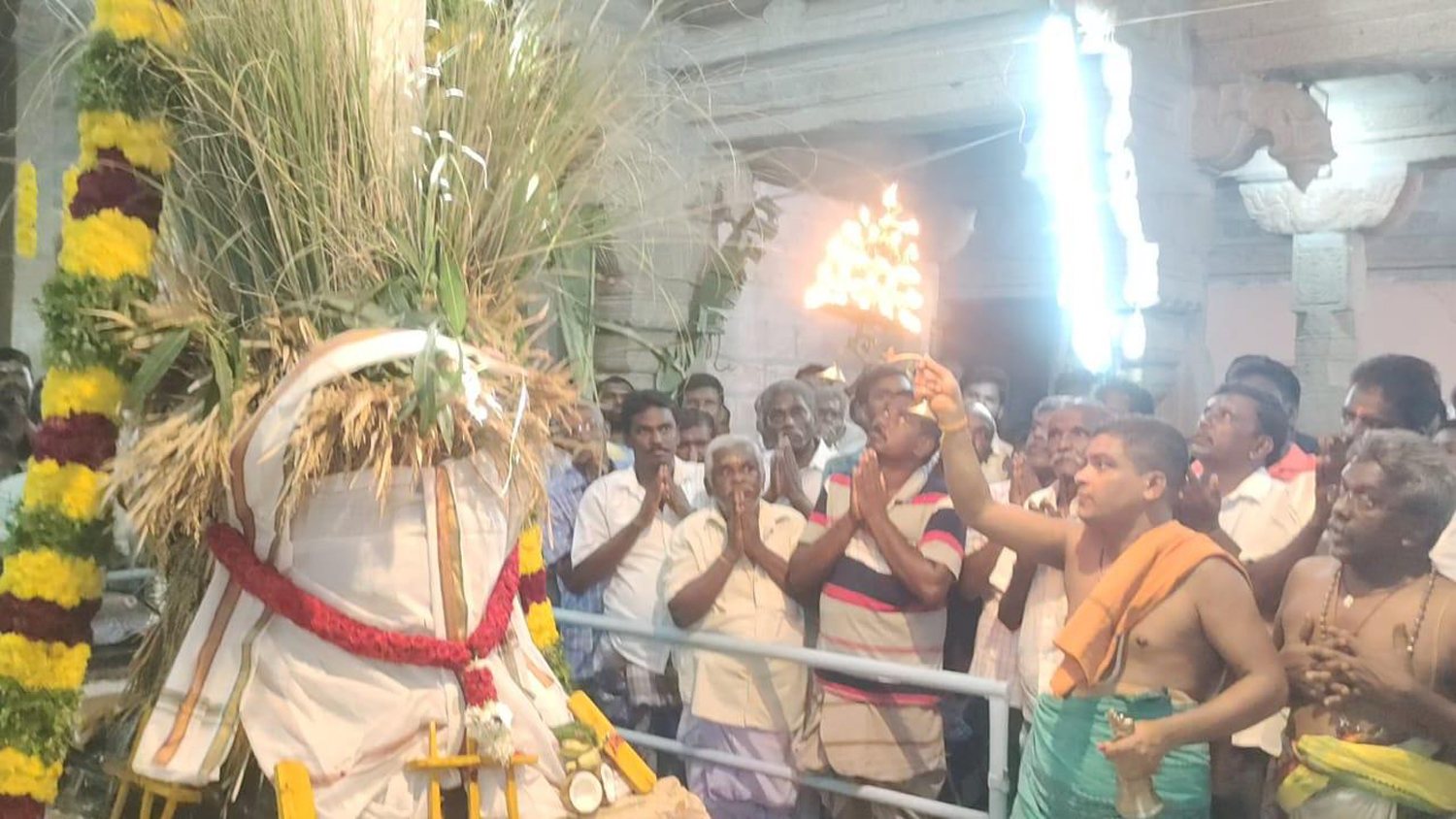 Pasuvantanai, Ottapidaram Chitra festival started with flag hoisting in ...