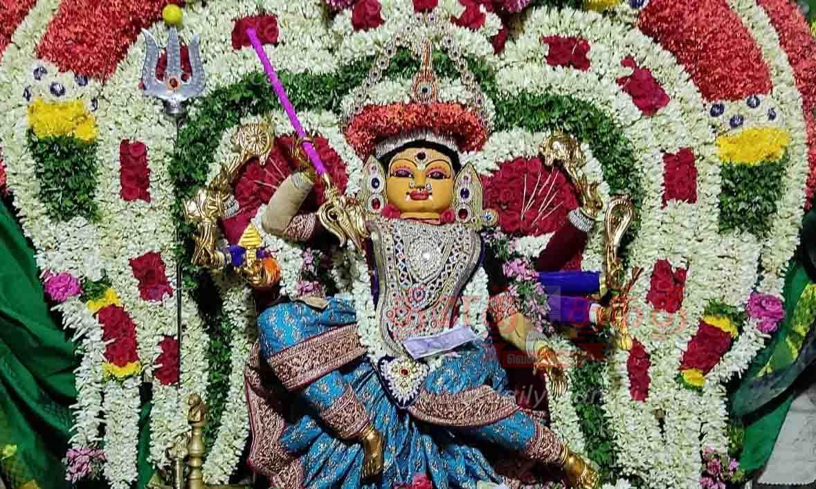 Sandalwood festival at Thaniyam Maduraikaliyamman temple | தொட்டியம் ...