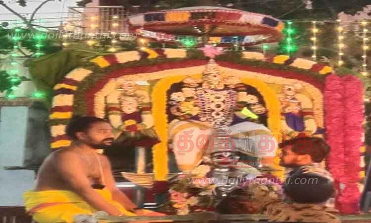 In Anthiyur Karuda service procession | அந்தியூரில் கருட சேவை ஊர்வலம்