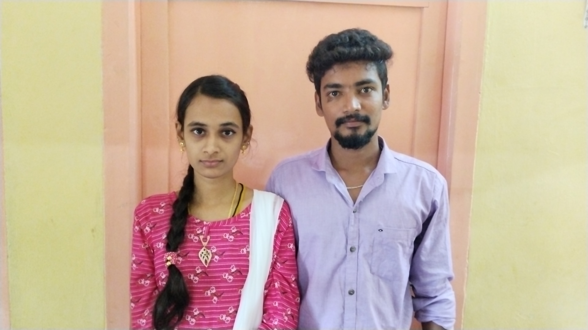 Love married c ouple take shelter in police station | காதல் திருமண ஜோடி ...