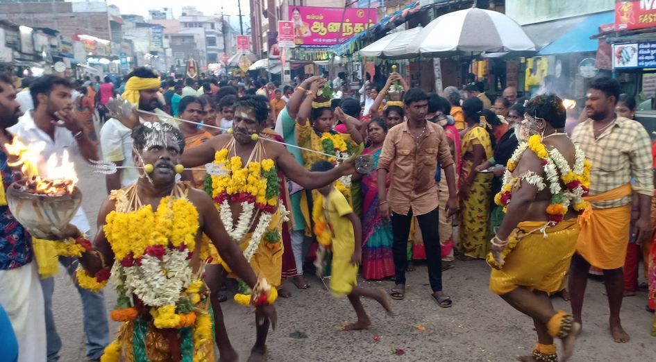 Temple festival | கம்பம் கவுமாரியம்மன் கோவில் திருவிழா; அலகு குத்தி ...