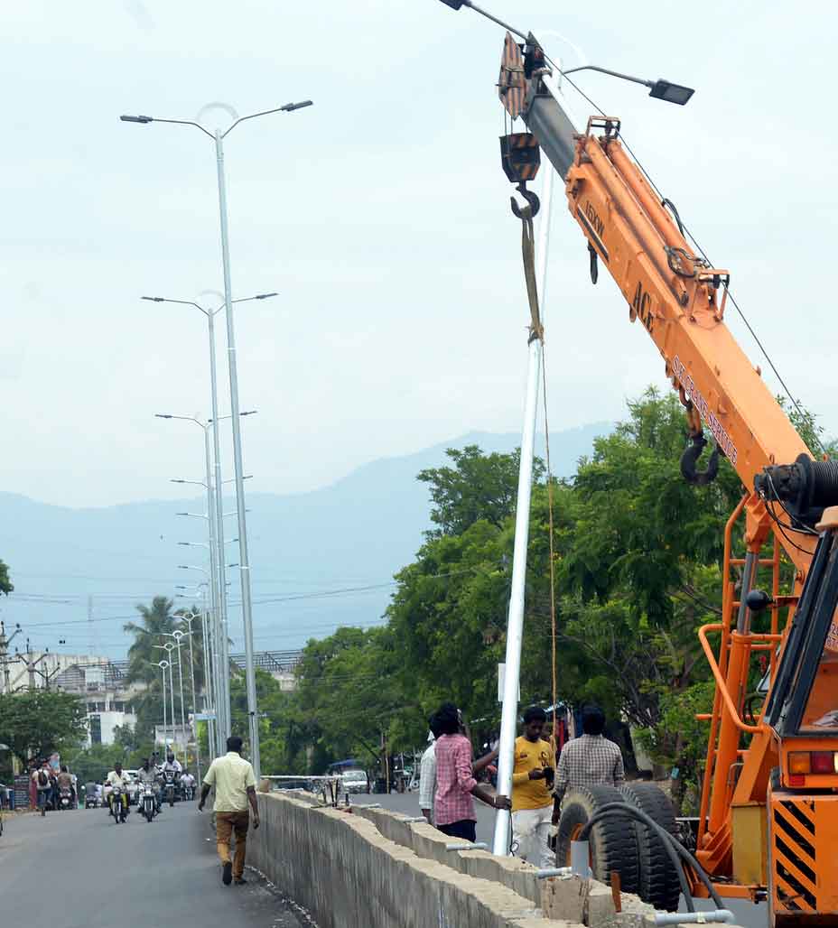 Installation of electric poles on the two-lane road | இருவழி பாதையாக ...