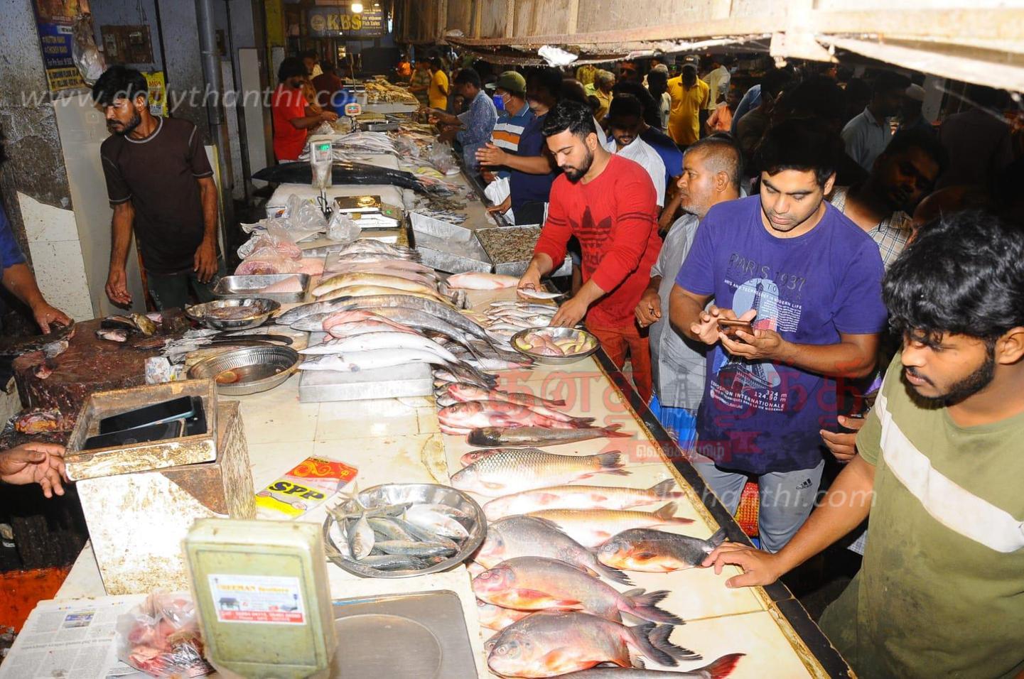 Fish prices rise in Vellore market | வேலூர் மார்க்கெட்டில் மீன்கள் விலை ...