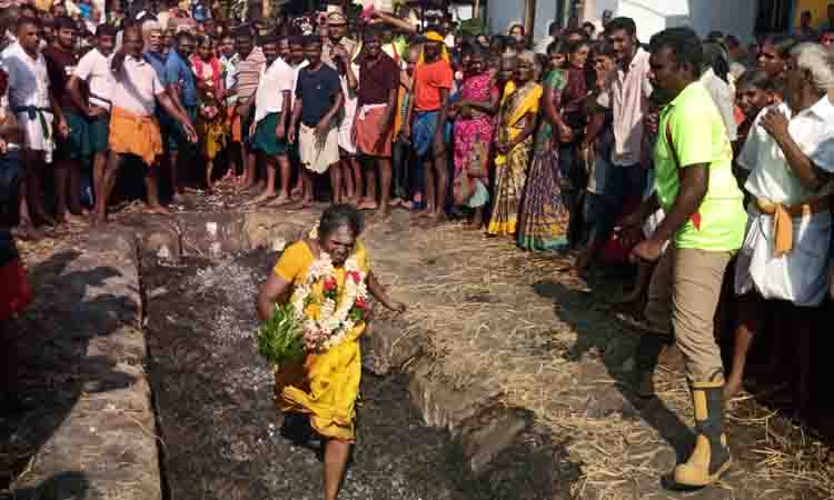 Chitra festival at Amman temples: Devotees descend into the Agni Kund ...