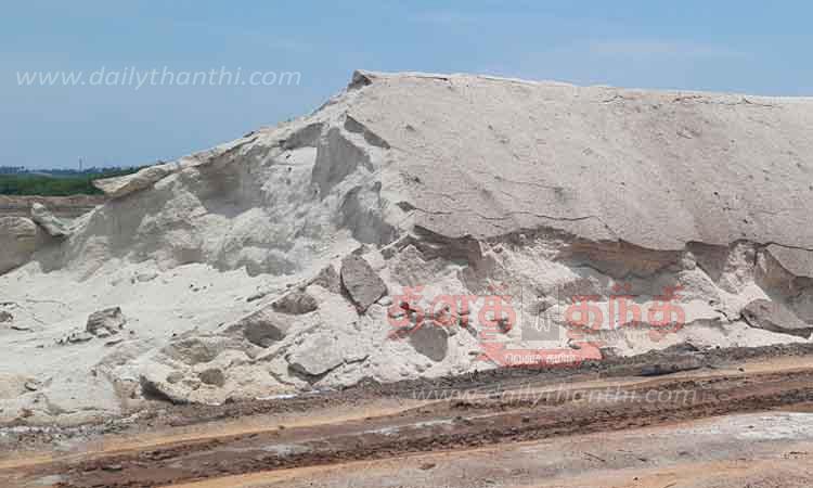 Rain-soaked rock salts - cover with tarpaulin? | மழையில் நனைந்து ...
