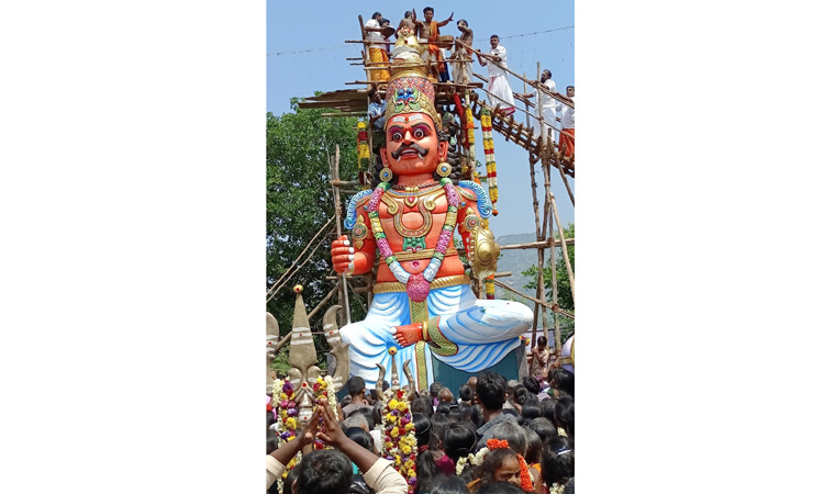 Kumbabhishekam to 27 feet high Muneeswarar | 27 அடி உயர முனீஸ்வரருக்கு ...