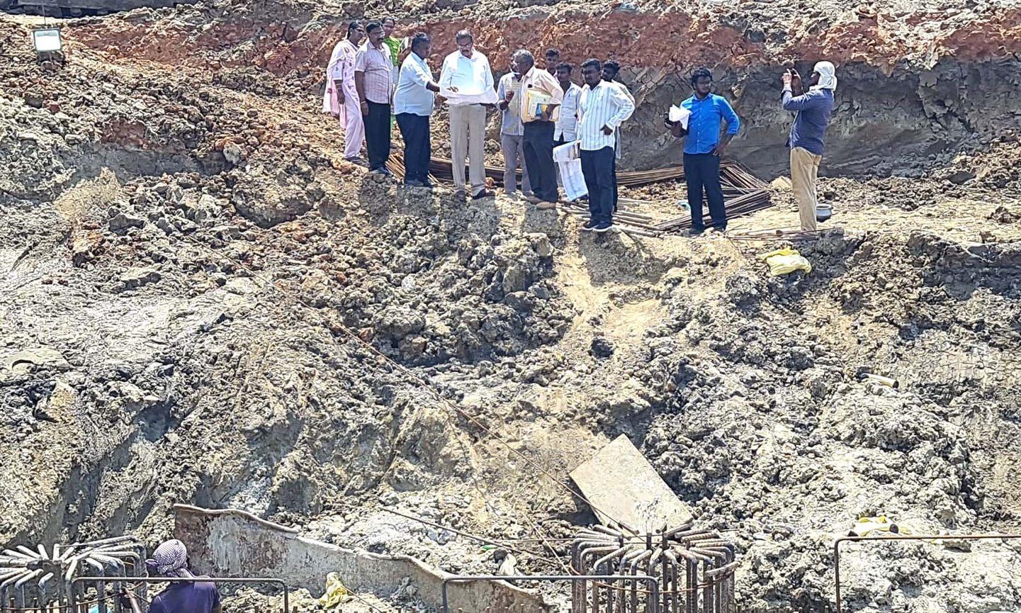 A high-level flyover across the Paravanar | பரவனாற்றின் குறுக்கே ...
