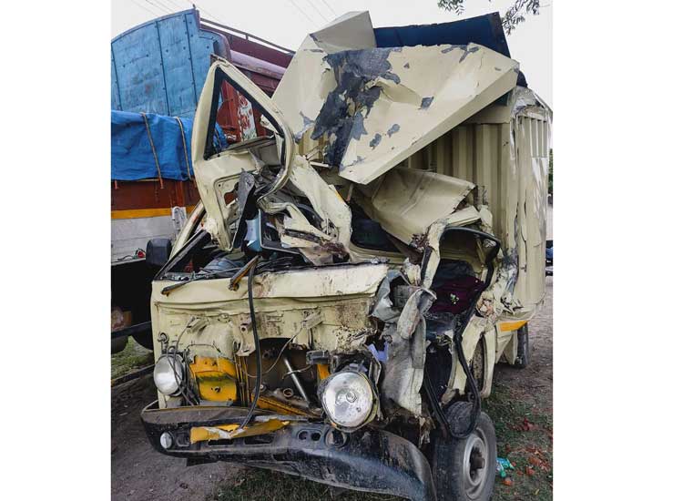 Mini lorry collides with lorry, cleaner dies | விக்கிரவாண்டி அருகேலாரி ...