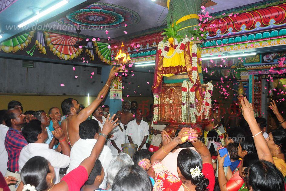 Thimiti Festival of Goddess Draupadi Temple | திரவுபதி அம்மன் கோவில் ...