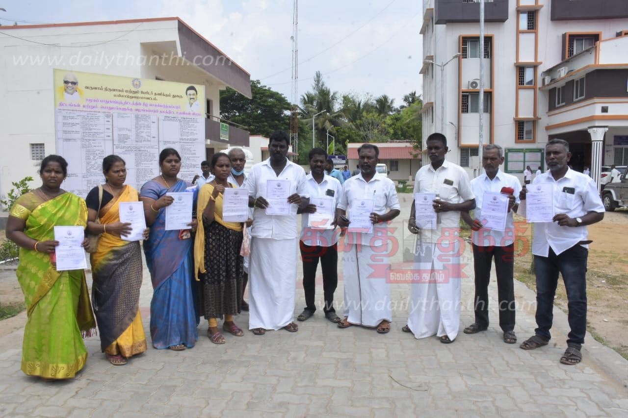 10 panchayat leaders came to hand over the success certificate to the ...