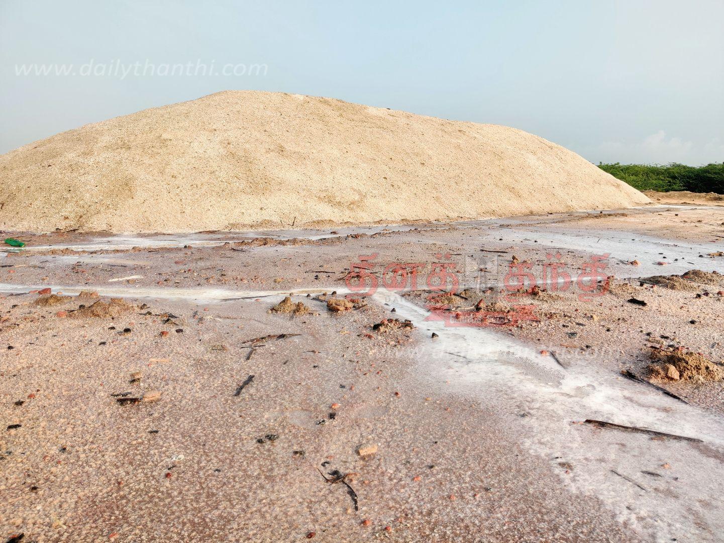 Chemical salt production affected by summer rains | கோடை மழையால் ரசாயன ...