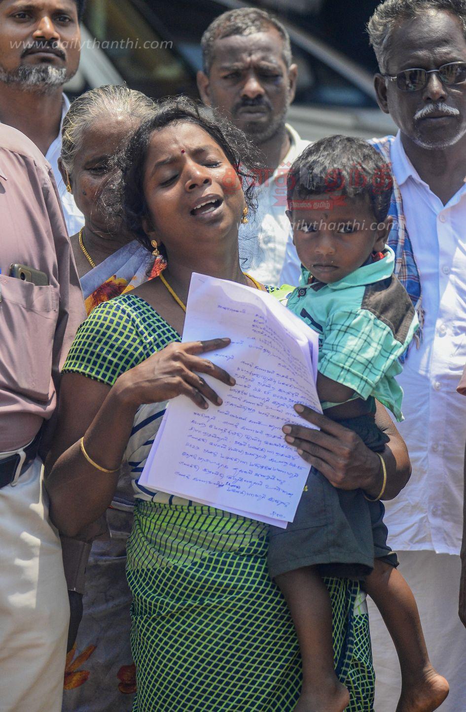 lady plea to collector | மலேசியாவில் இறந்த கணவரின் உடலை ...