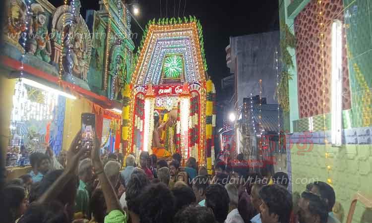Amman Vethi Ula at the temple offering ceremony | கோவில் கொடை விழாவில் ...