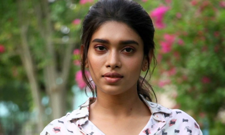 I will act attractively - Tushara Vijayan | கவர்ச்சியாக நடிப்பேன் ...