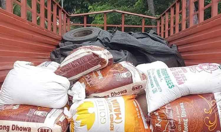Lorry seized with 3 tonnes of ration rice | 3 டன் ரேஷன் அரிசியுடன் லாரி ...